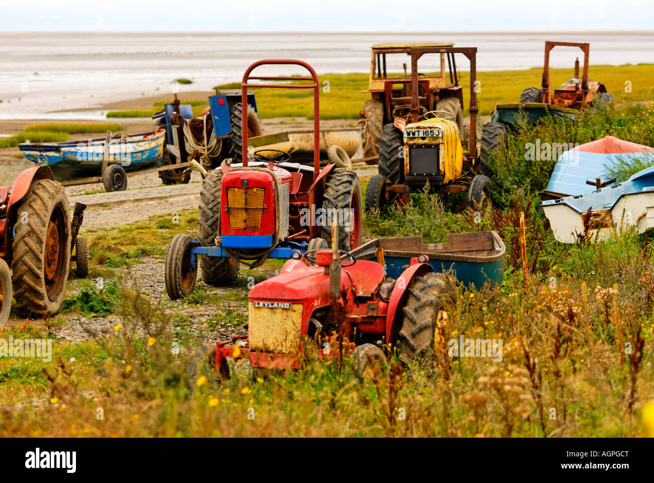 Beach tractors pulling fishing boats hi-res stock photography and ...