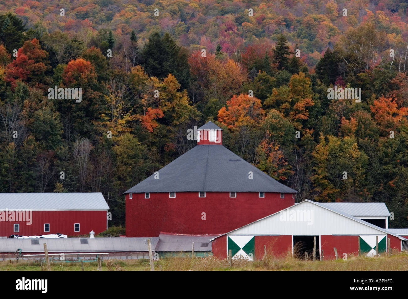 Round barn vermont hi-res stock photography and images - Alamy
