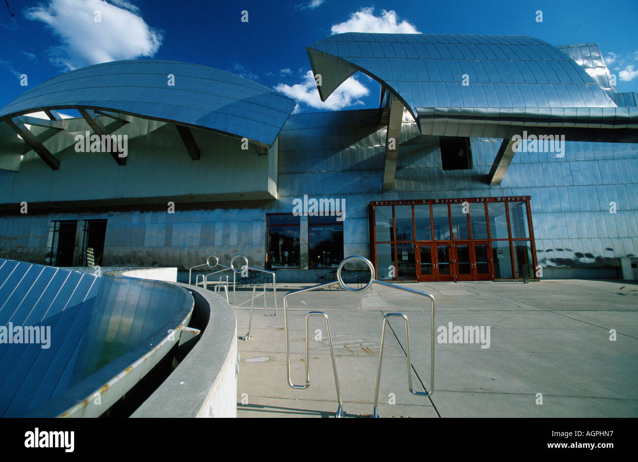 Frederick R. Weisman Art Museum Stock Photo - Alamy