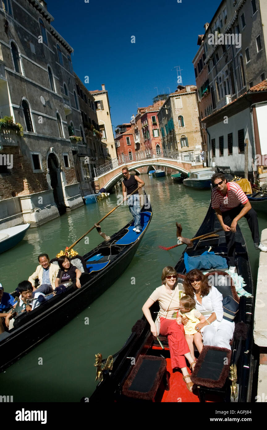 People on gondola Venice Stock Photo - Alamy