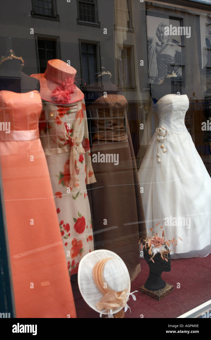 Bridal gown in shop window hi-res stock photography and images - Alamy