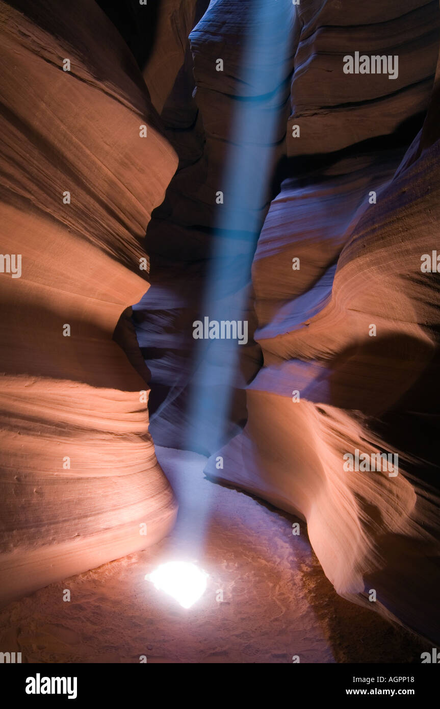 Shaft of light in Antelope Canyon Arizona Stock Photo - Alamy