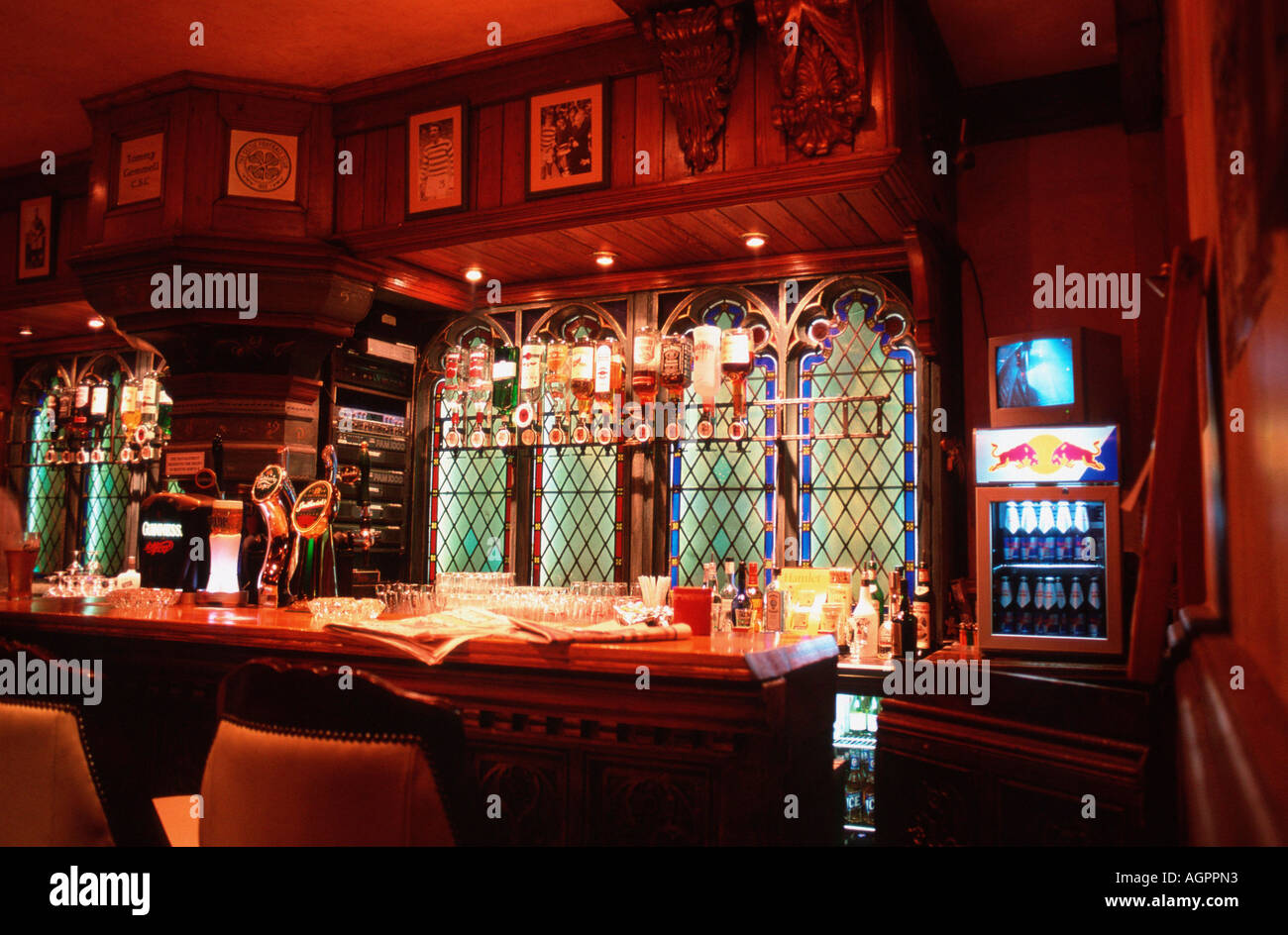 County derry pub hi-res stock photography and images - Alamy