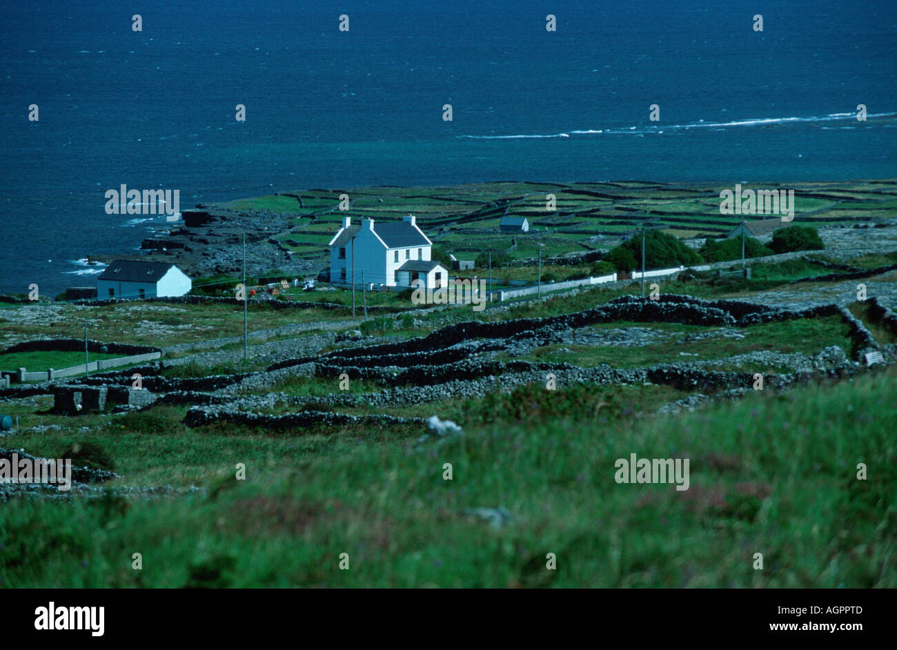 Aran inseln steinmauern hi-res stock photography and images - Alamy