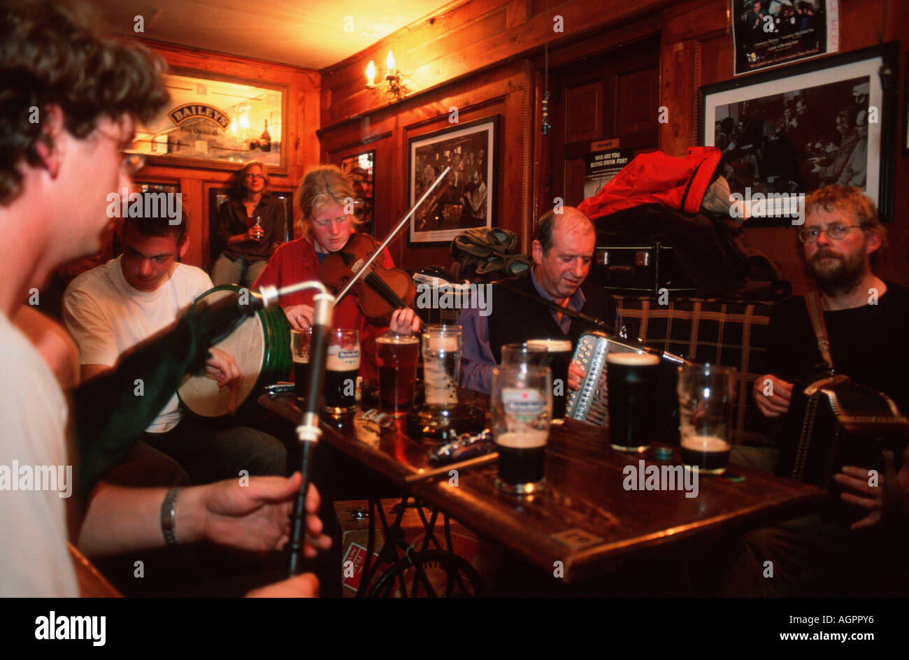 Doolin pub hi-res stock photography and images - Alamy