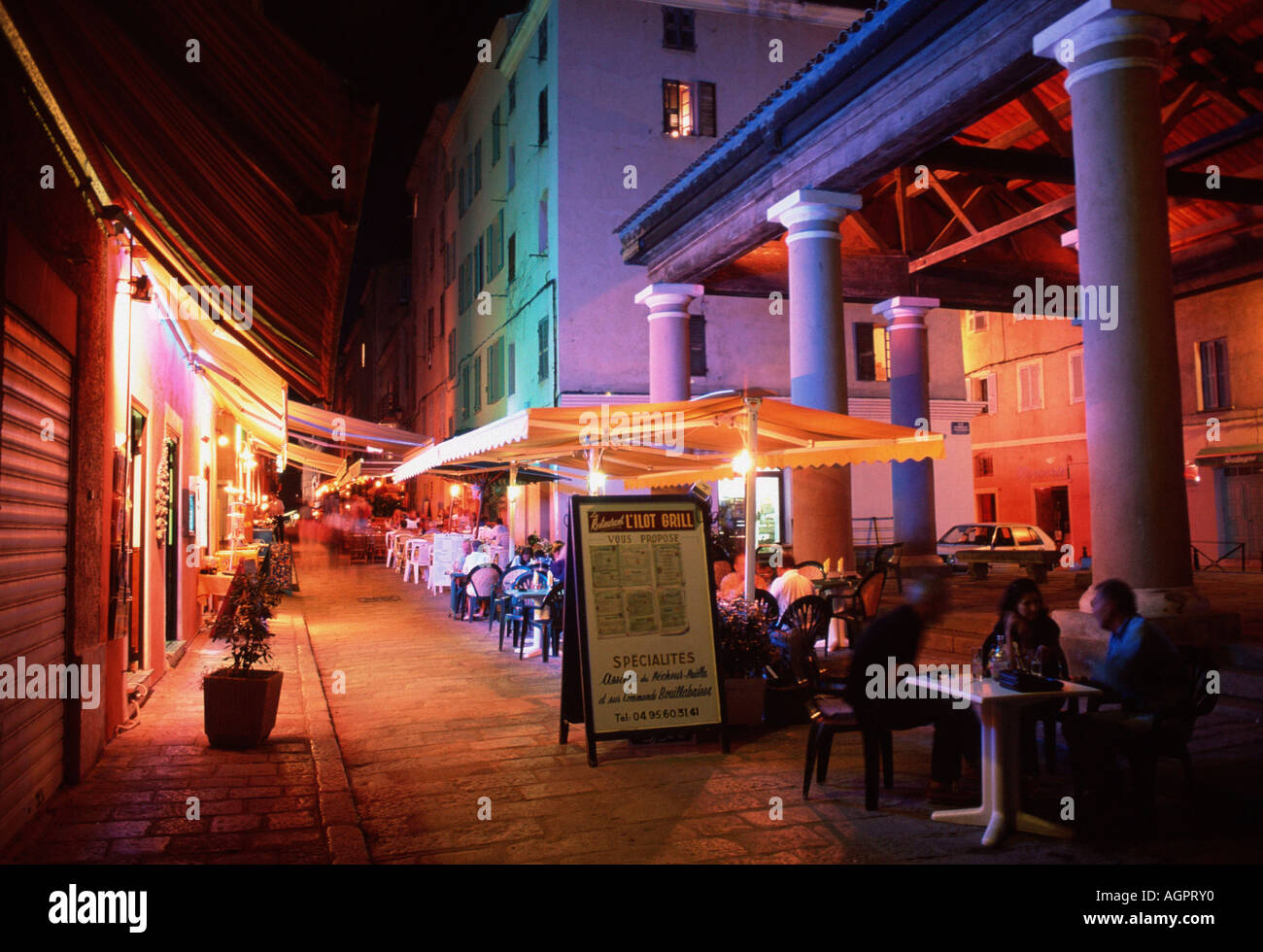 Pavement cafe / L'lle Rousse / Strassencafe Stock Photo - Alamy