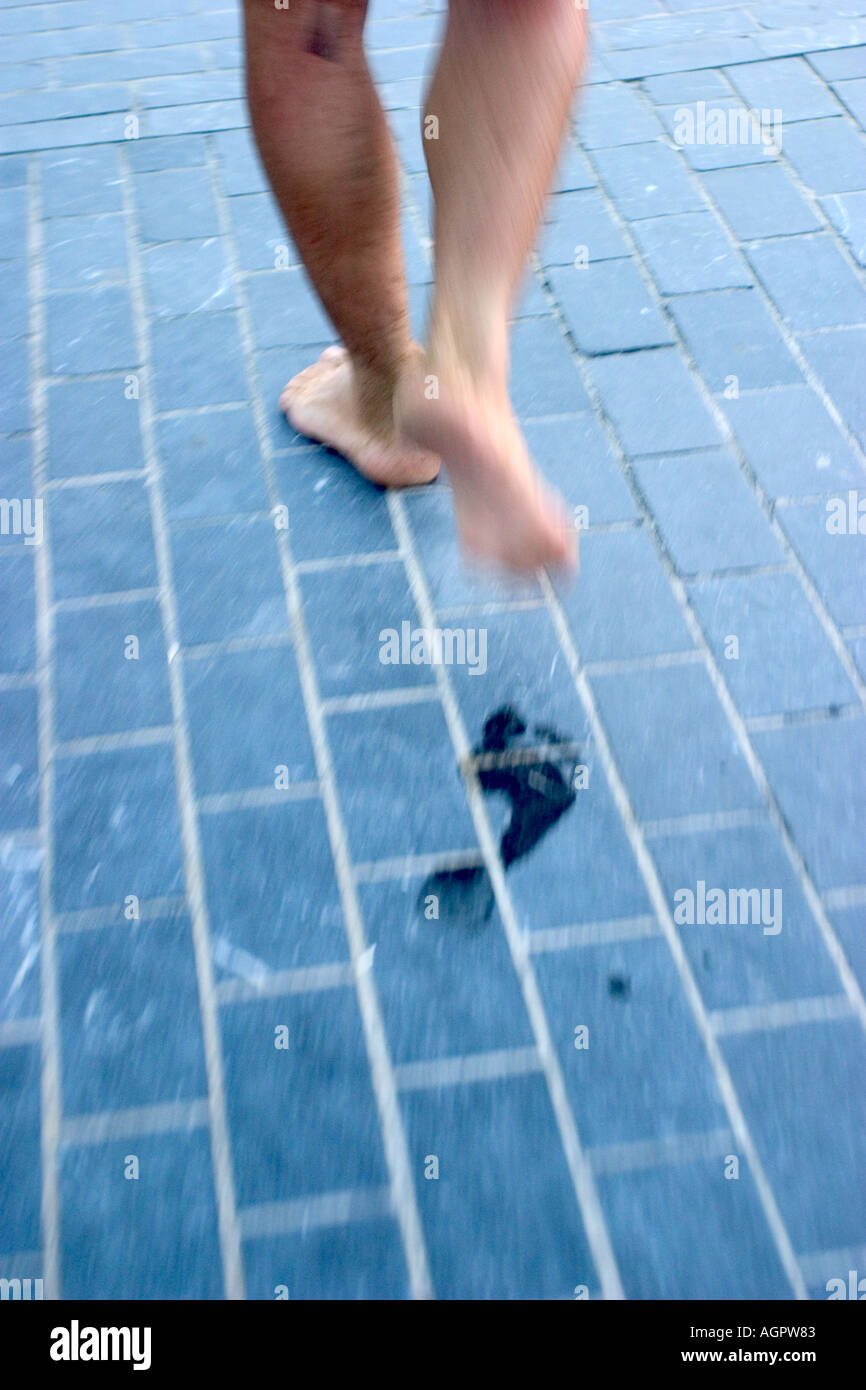 Foot steps guide hi-res stock photography and images - Alamy