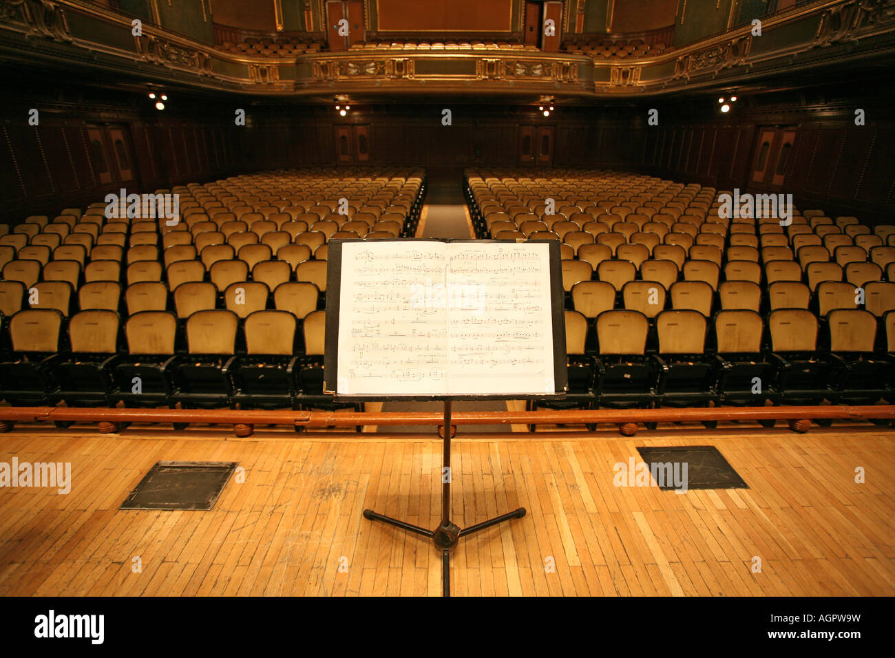 Opera music notes hi-res stock photography and images - Alamy