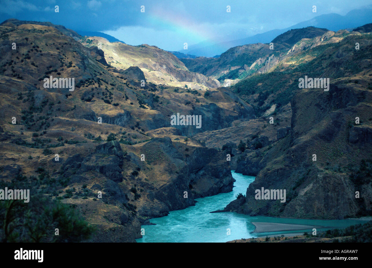 Fluss und berge hi-res stock photography and images - Alamy