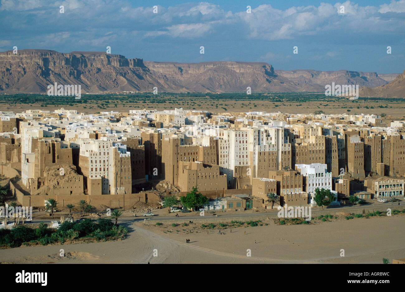 Shibam hi-res stock photography and images - Alamy