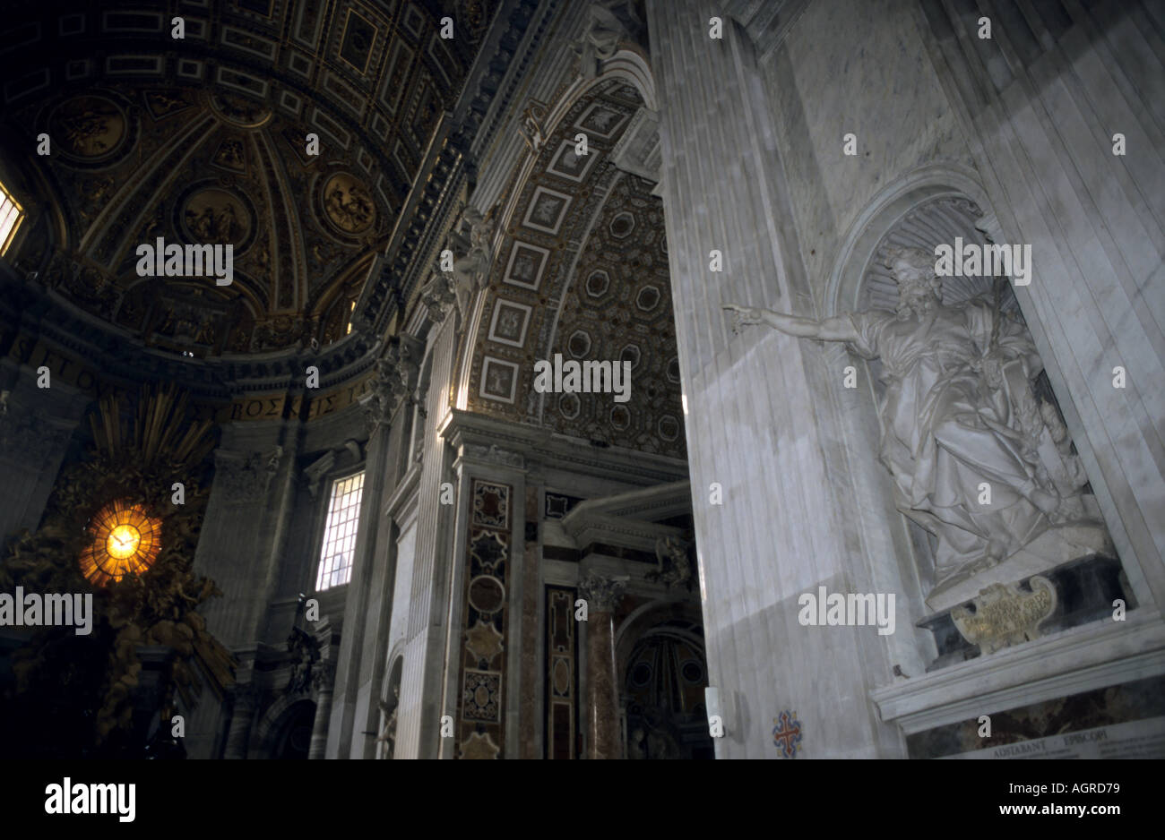Italy rome vatican statues ceiling hi-res stock photography and images ...