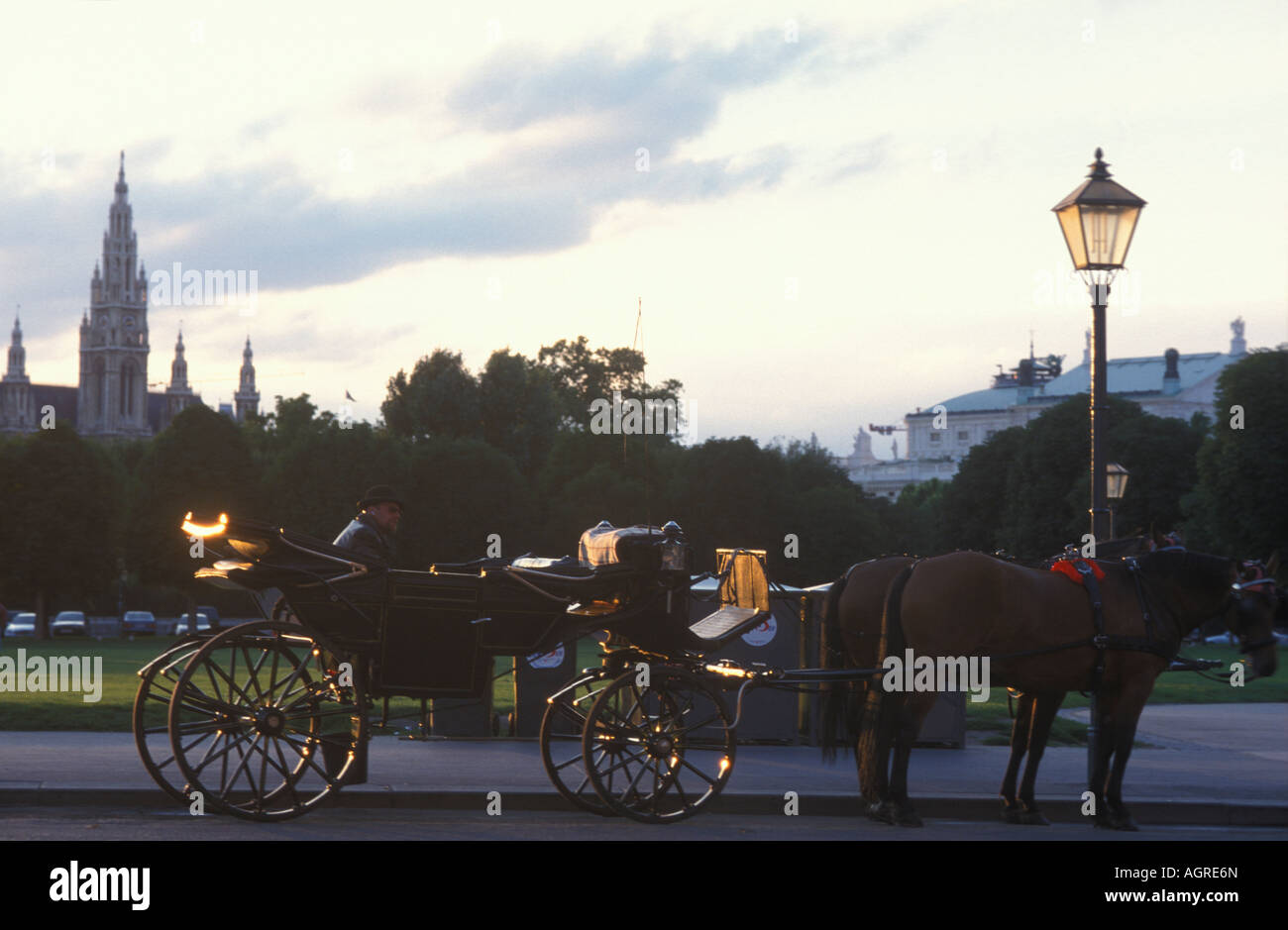 Hackney carriage hi-res stock photography and images - Alamy