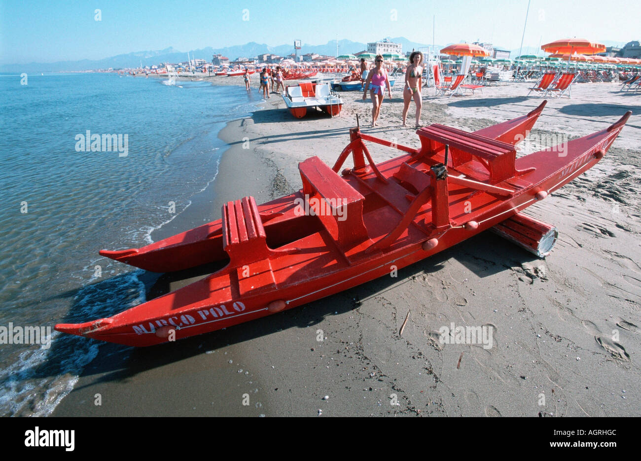 People in boat beach hi-res stock photography and images - Alamy