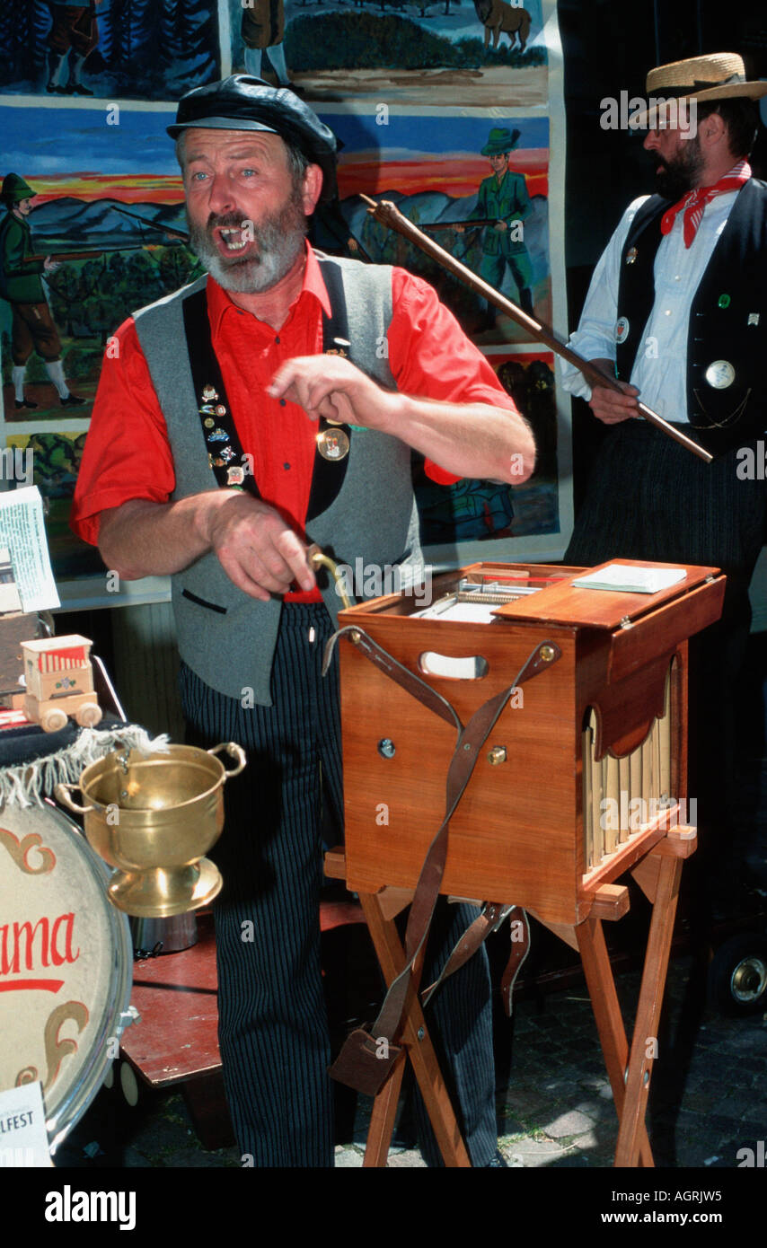 Barrel organ player hi-res stock photography and images - Alamy