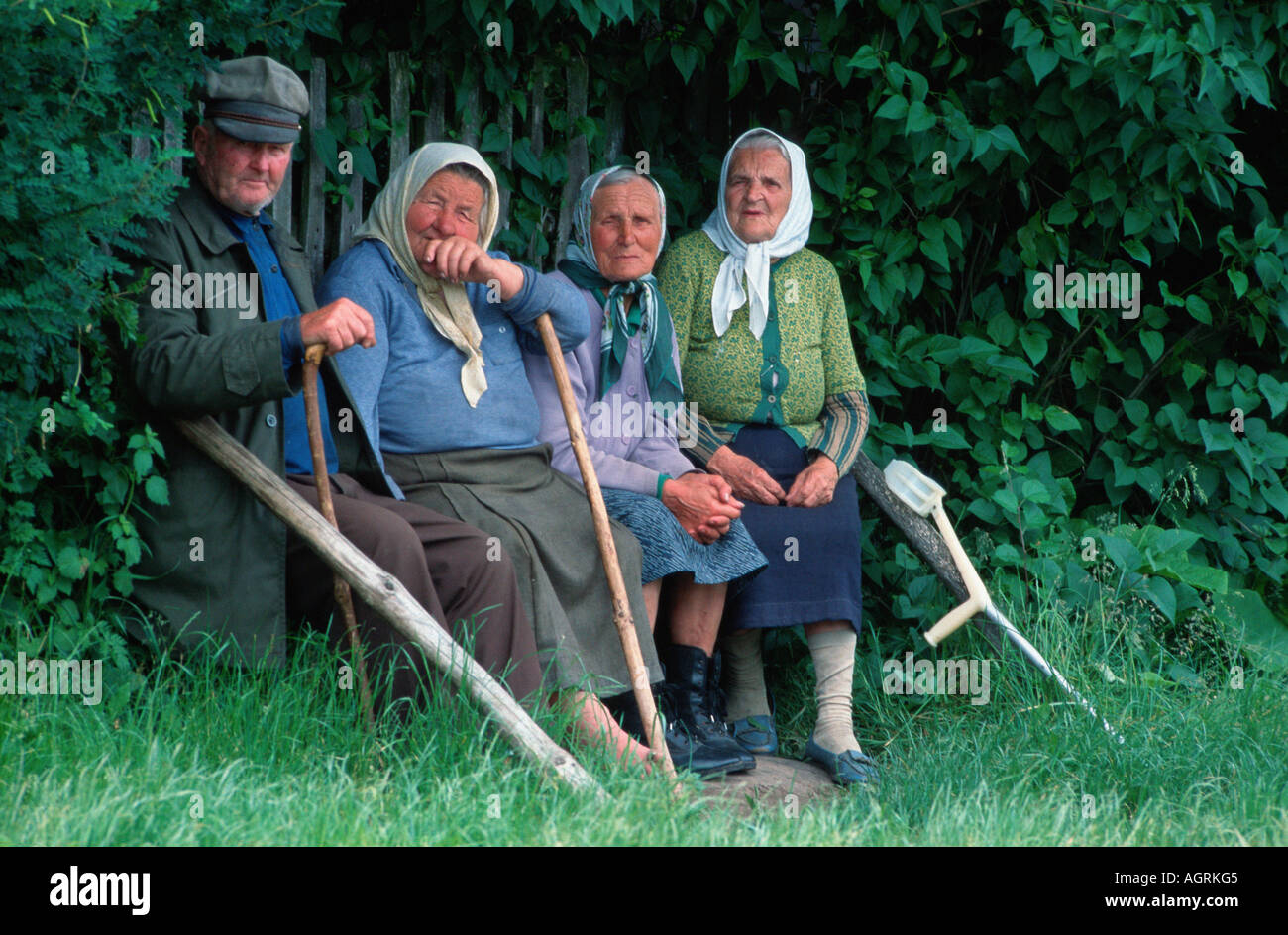 Where old people hi-res stock photography and images - Alamy