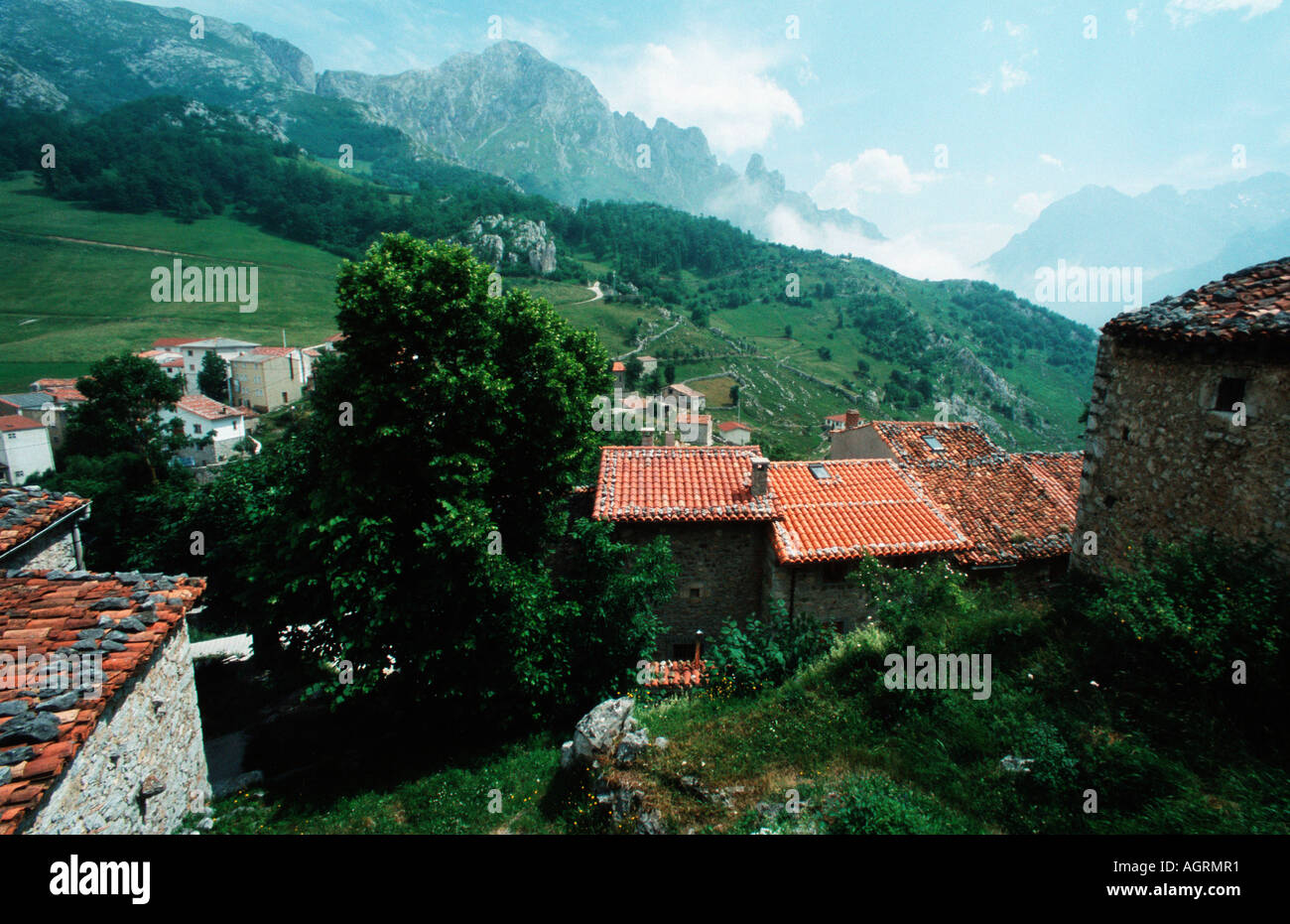 Village sotres hi-res stock photography and images - Alamy