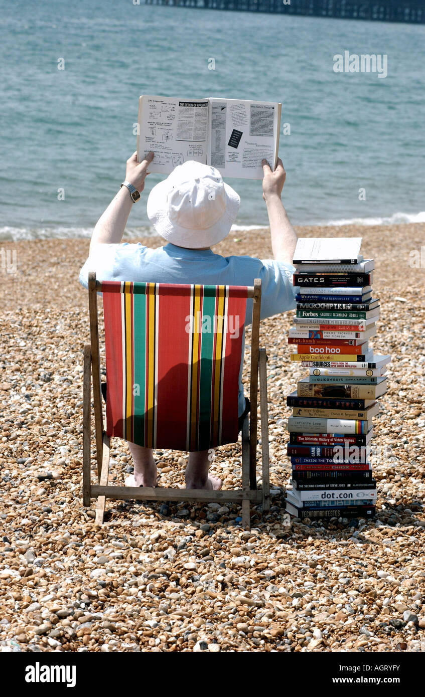Summer reading stack beach hi-res stock photography and images - Alamy