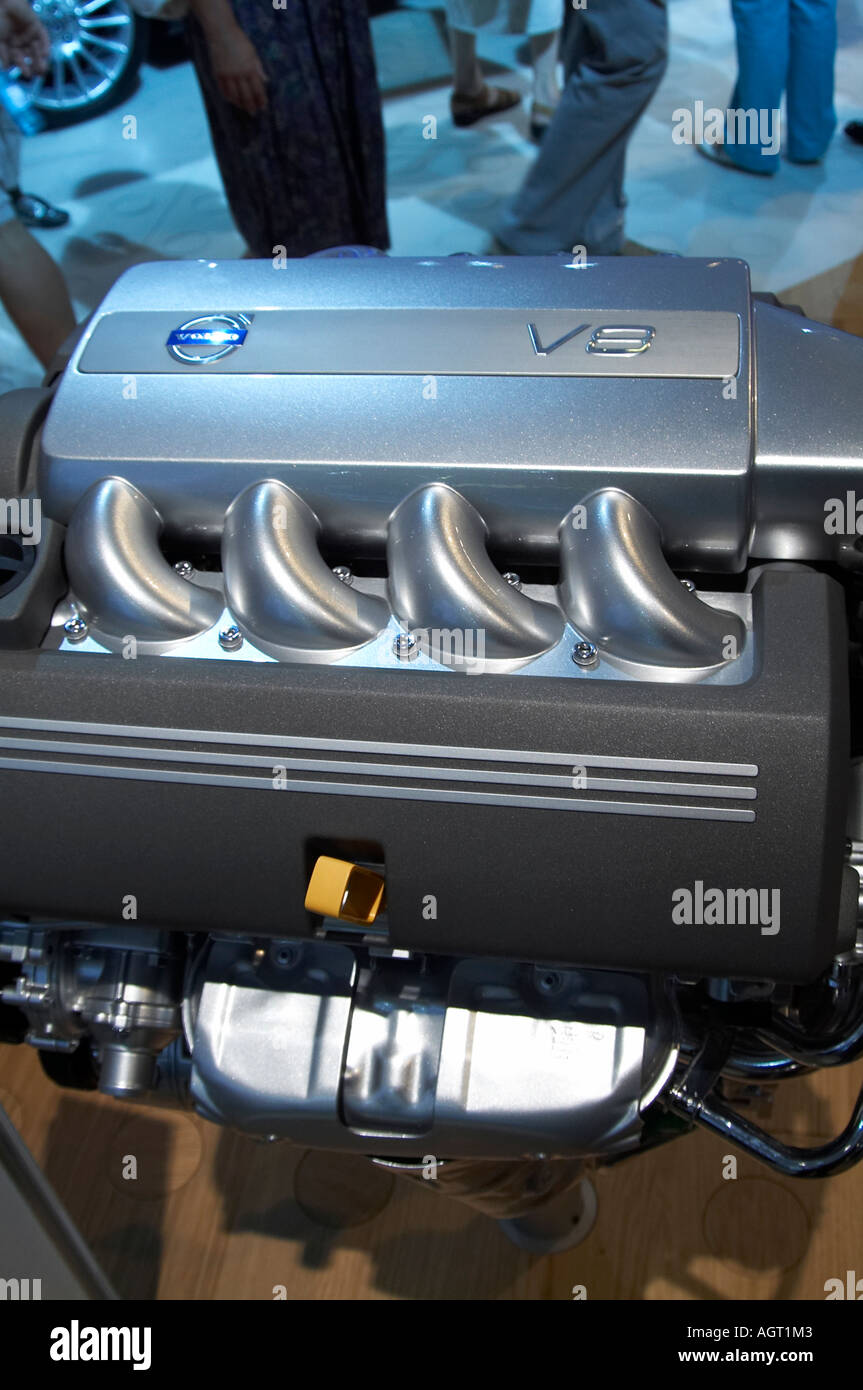 volvo, v8, engine, on, display, at motorshow, petrol, made, for, the ...