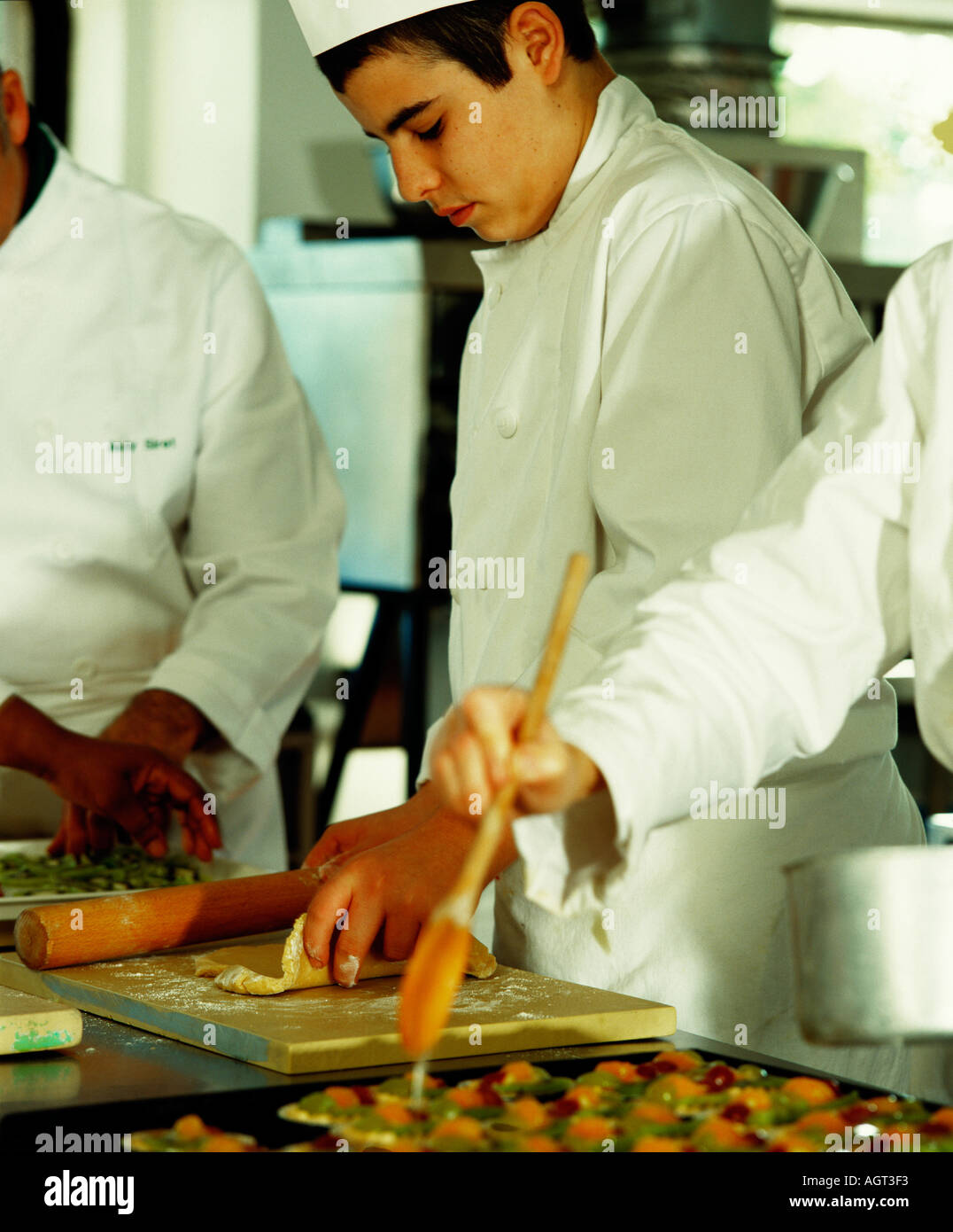 A young chef baking Stock Photo - Alamy