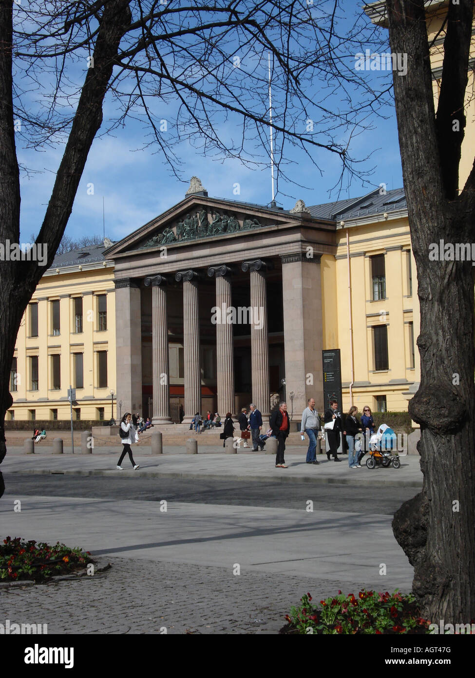The university in oslo norway hi-res stock photography and images - Alamy