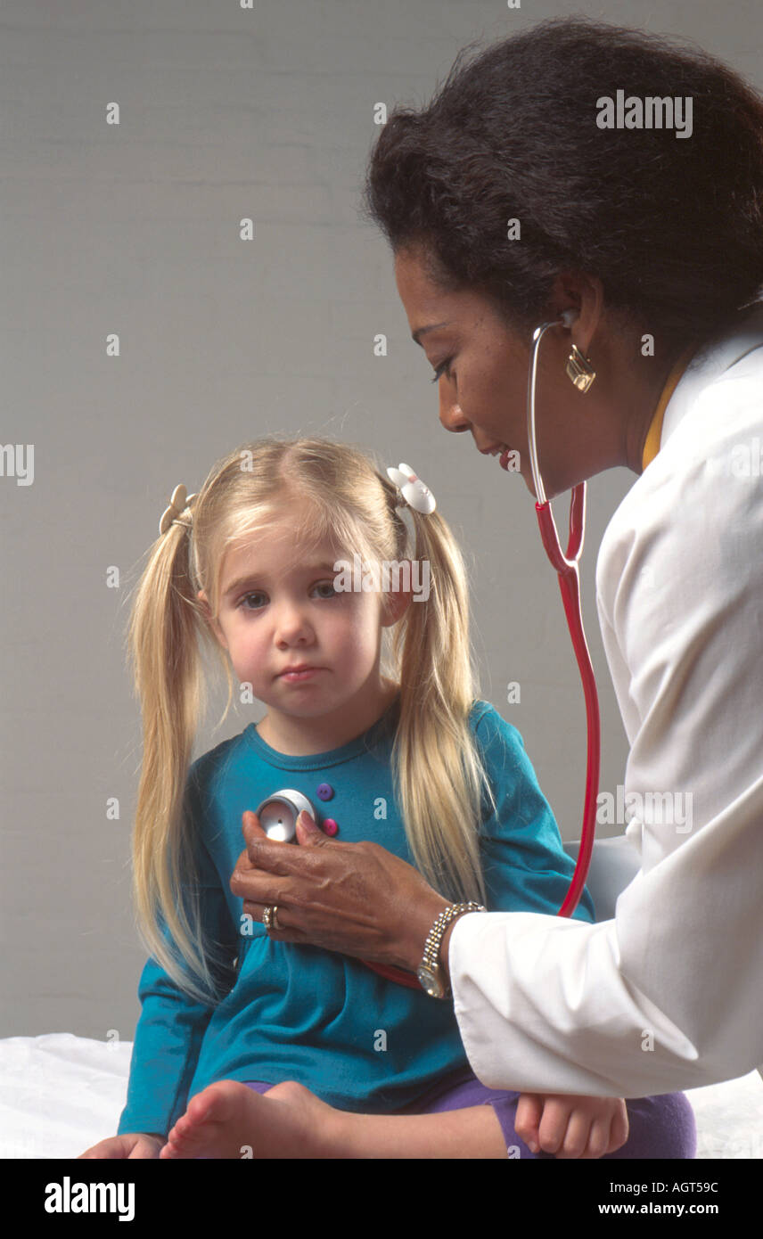 Pediatrician with young patient and mother Stock Photo - Alamy