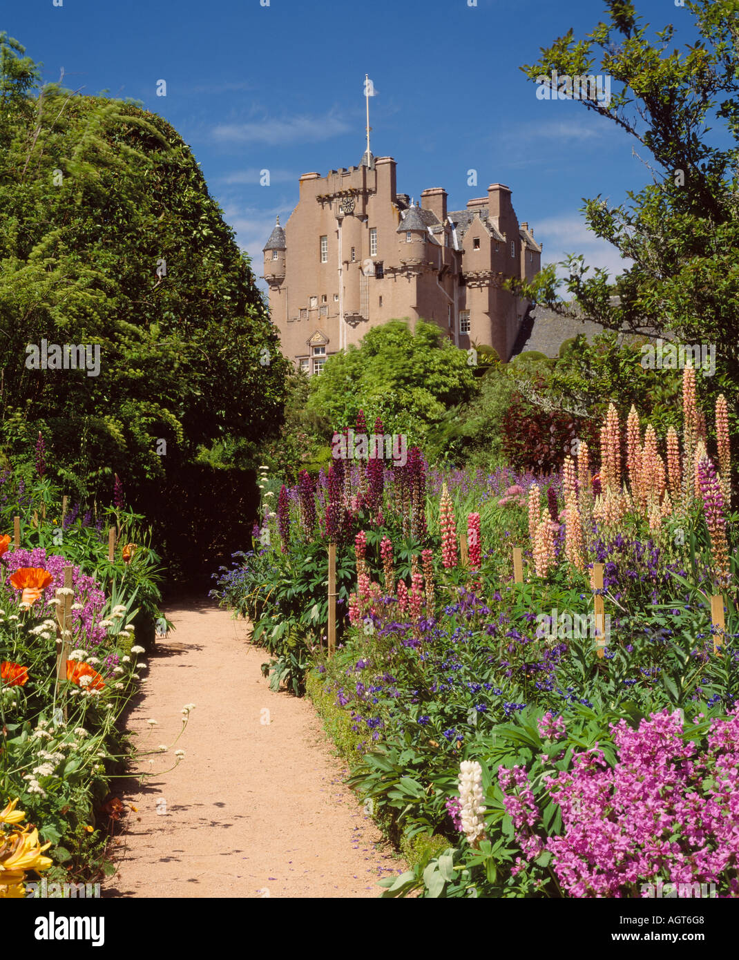 Crathes castle garden hi-res stock photography and images - Alamy
