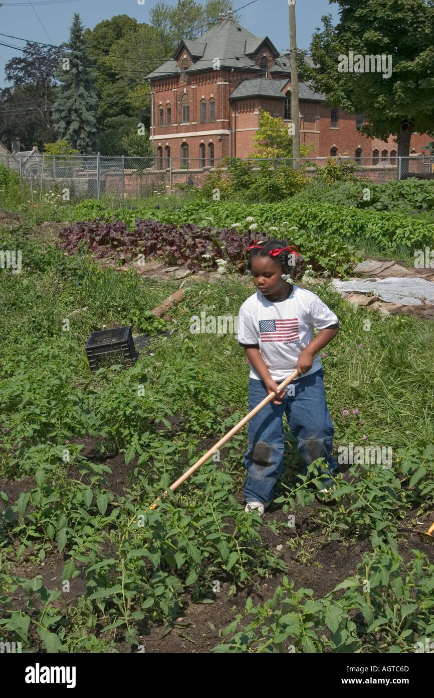 Child volunteer soup kitchen hi-res stock photography and images - Alamy