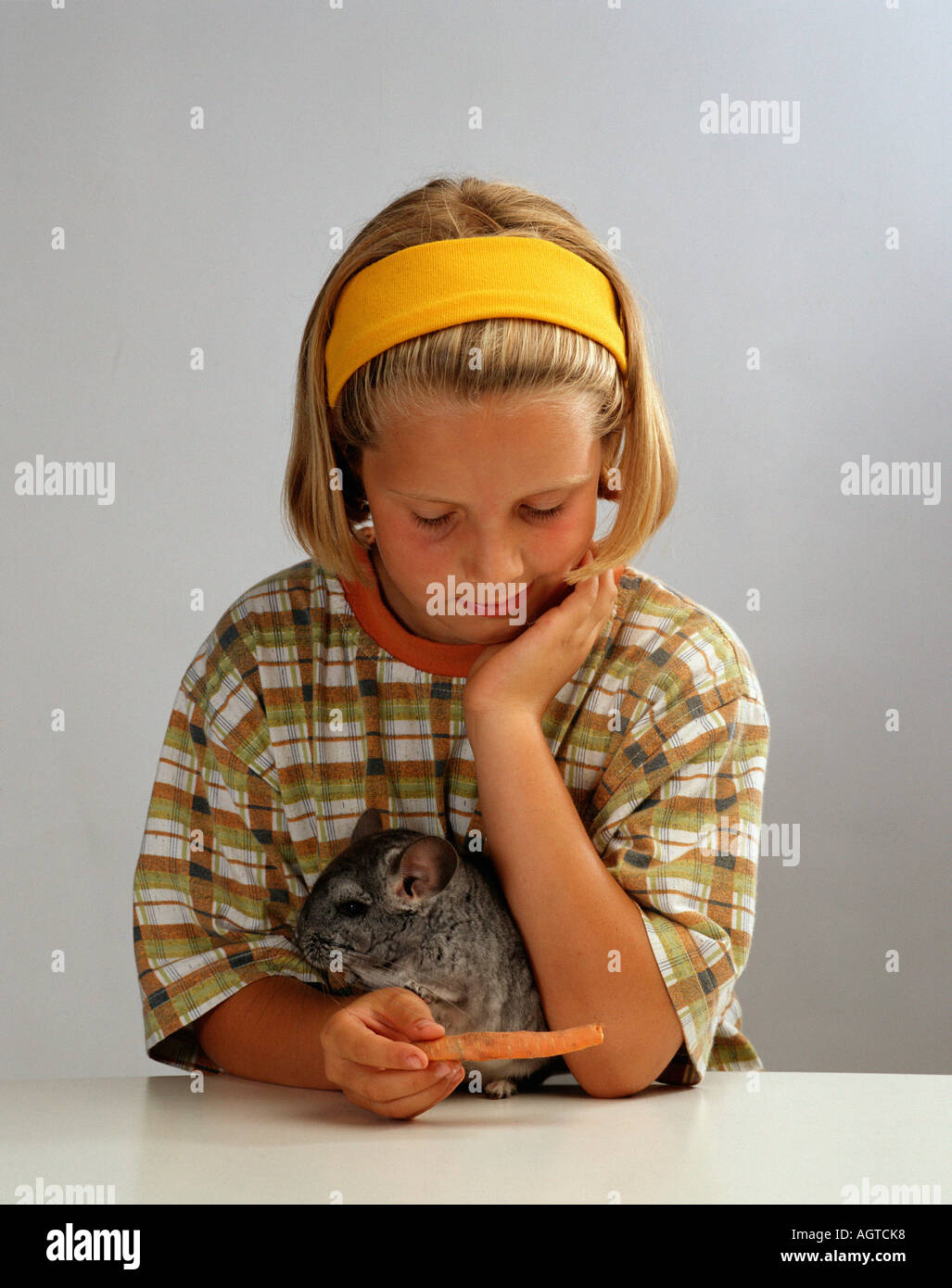 Girl chinchilla hi-res stock photography and images - Alamy