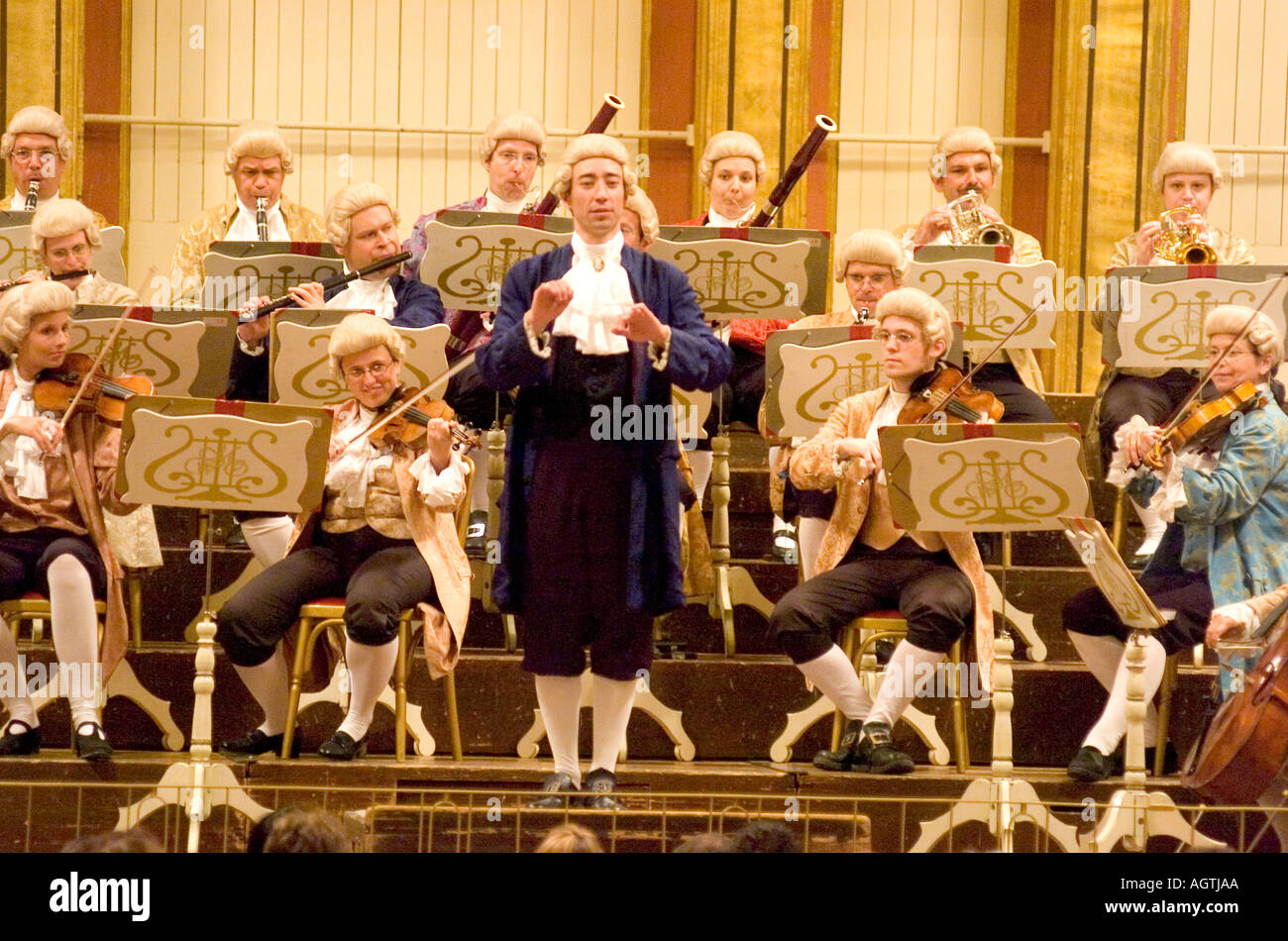 Vienna philharmonic orchestra hi-res stock photography and images - Alamy