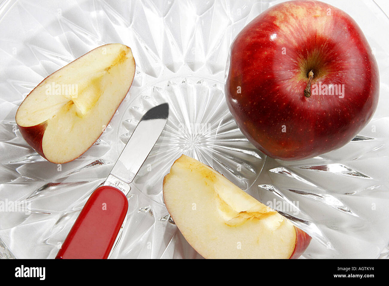 Apple cut into two pieces hi-res stock photography and images - Alamy