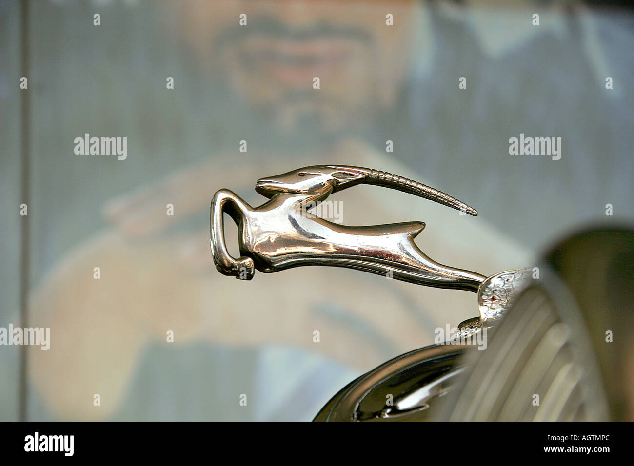 SSK79665 Vintage Car emblem of 1932 Chrysler Stock Photo - Alamy