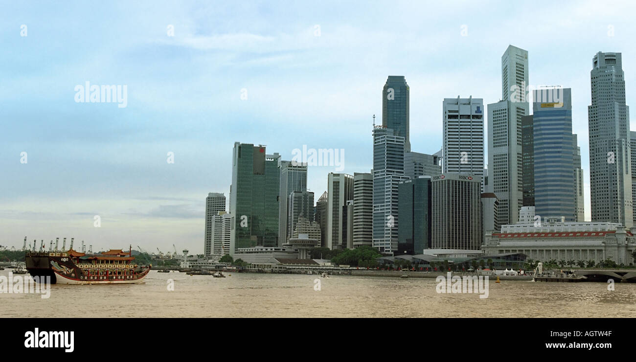 Skyline old boat junk hi-res stock photography and images - Alamy