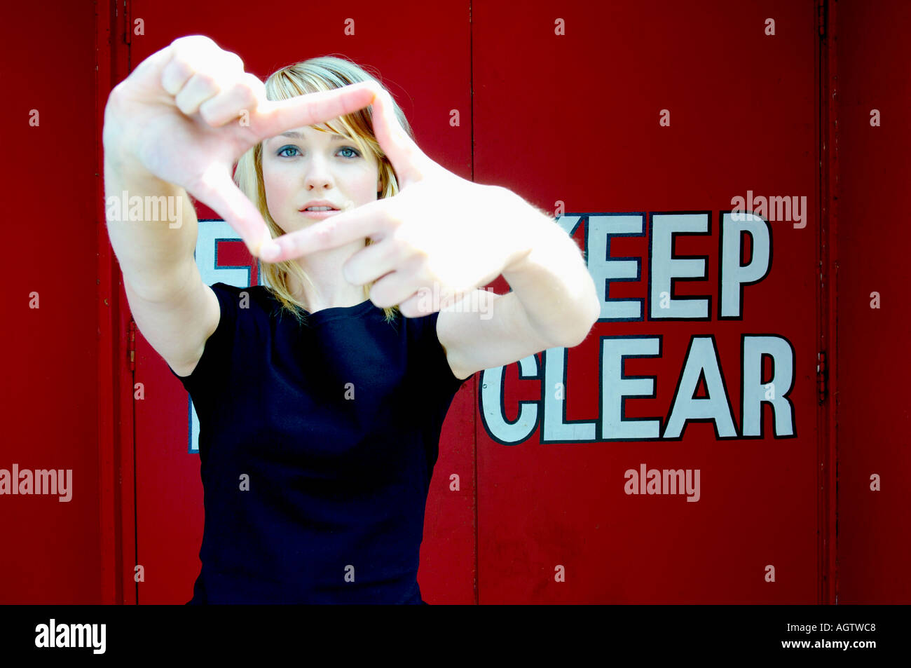 Hands framing landscape hi-res stock photography and images - Alamy