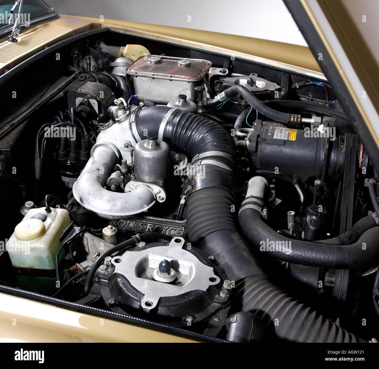 Rolls royce car engine hi-res stock photography and images - Alamy