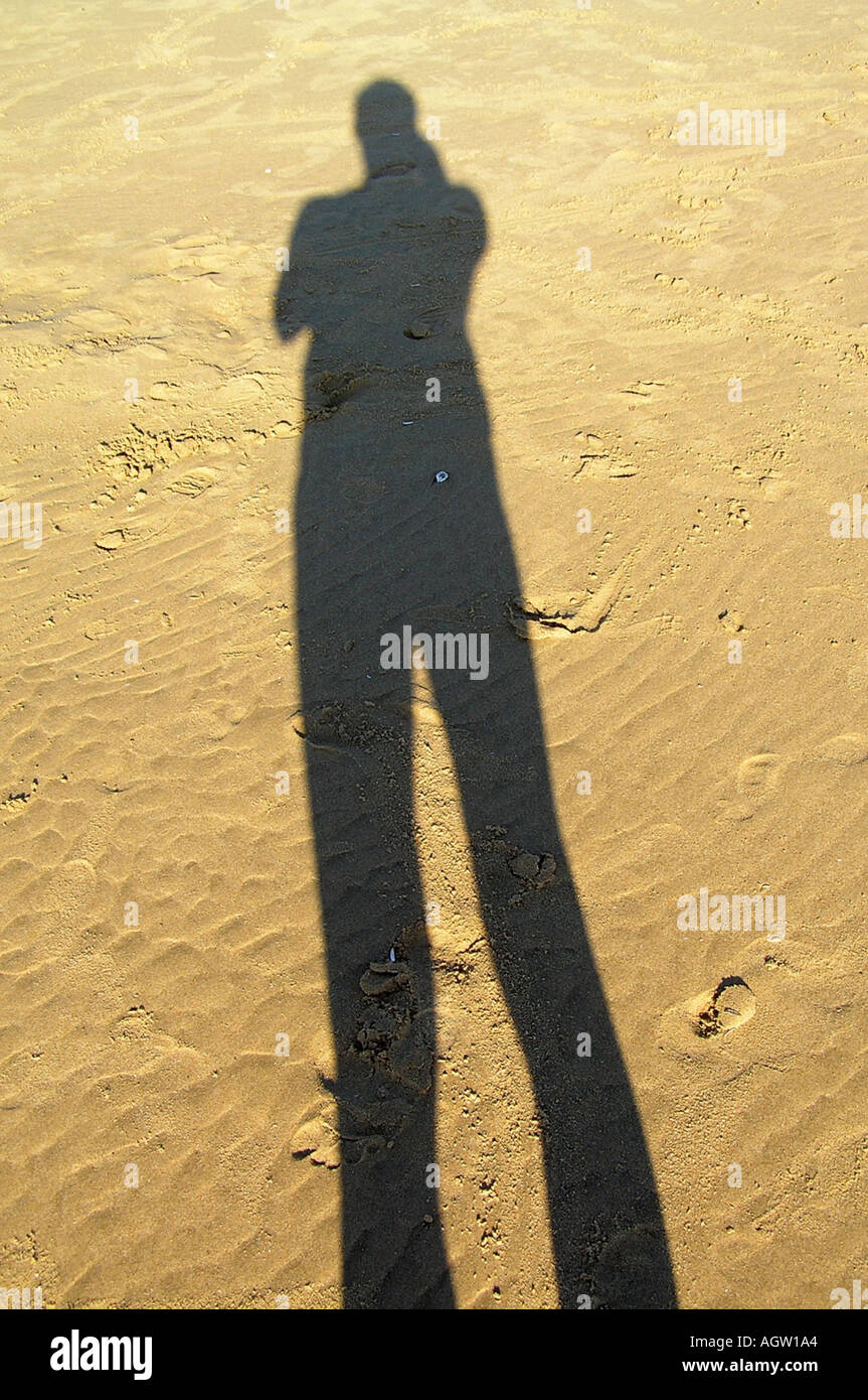 Black figure on beach hi-res stock photography and images - Alamy