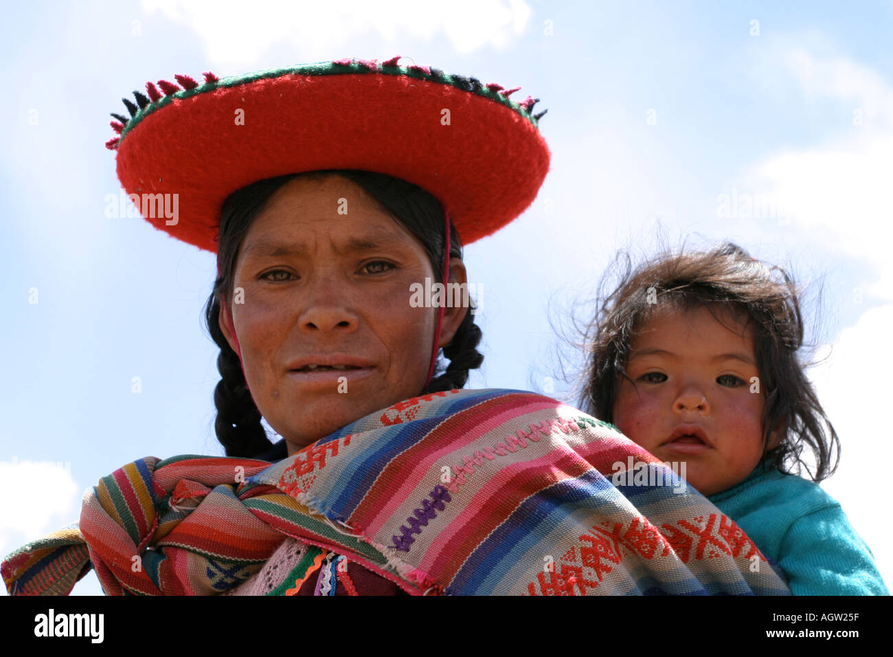 Native peruvian girl portrait cusco hi-res stock photography and images ...