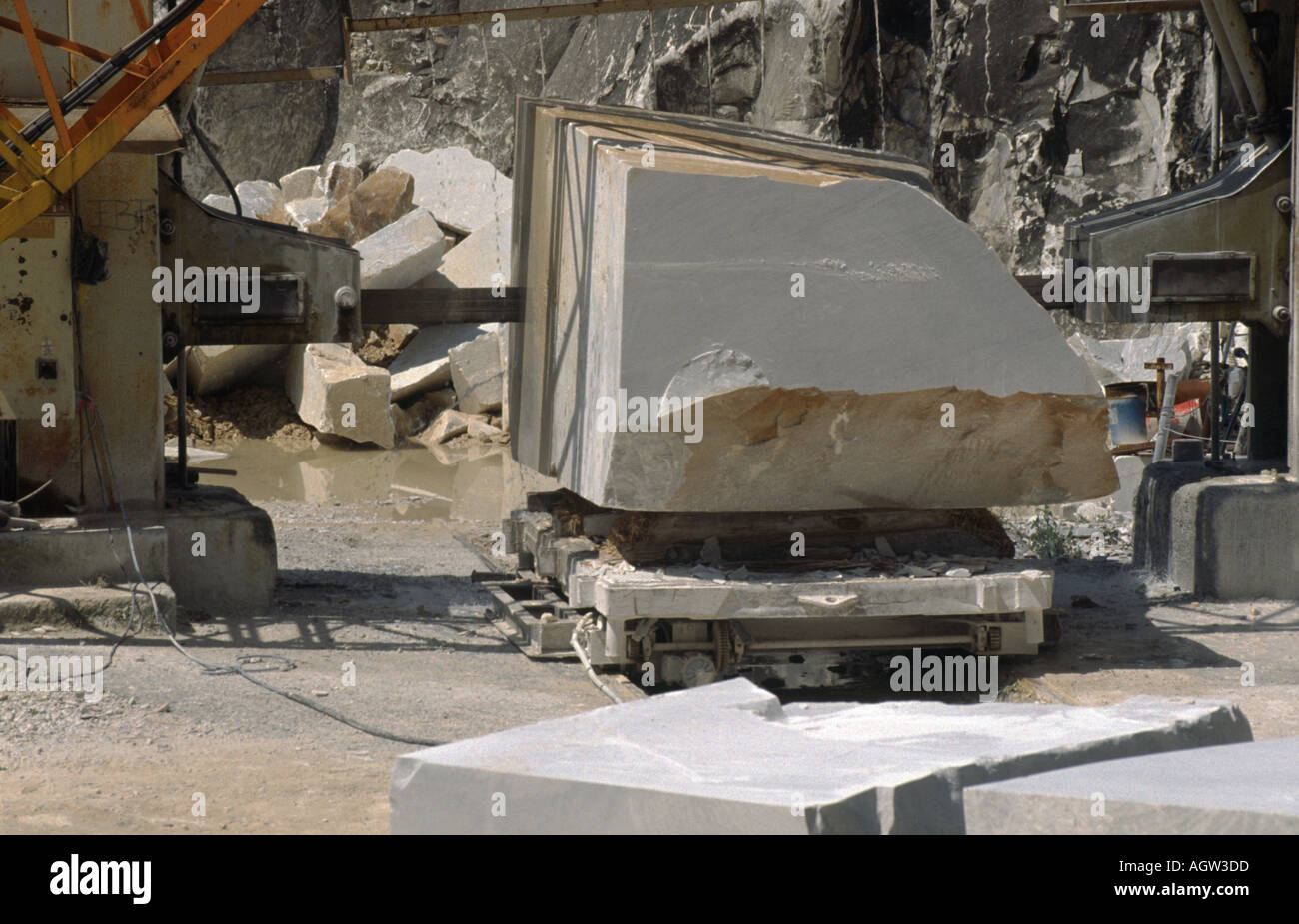 Cutting stone blocks hi-res stock photography and images - Alamy