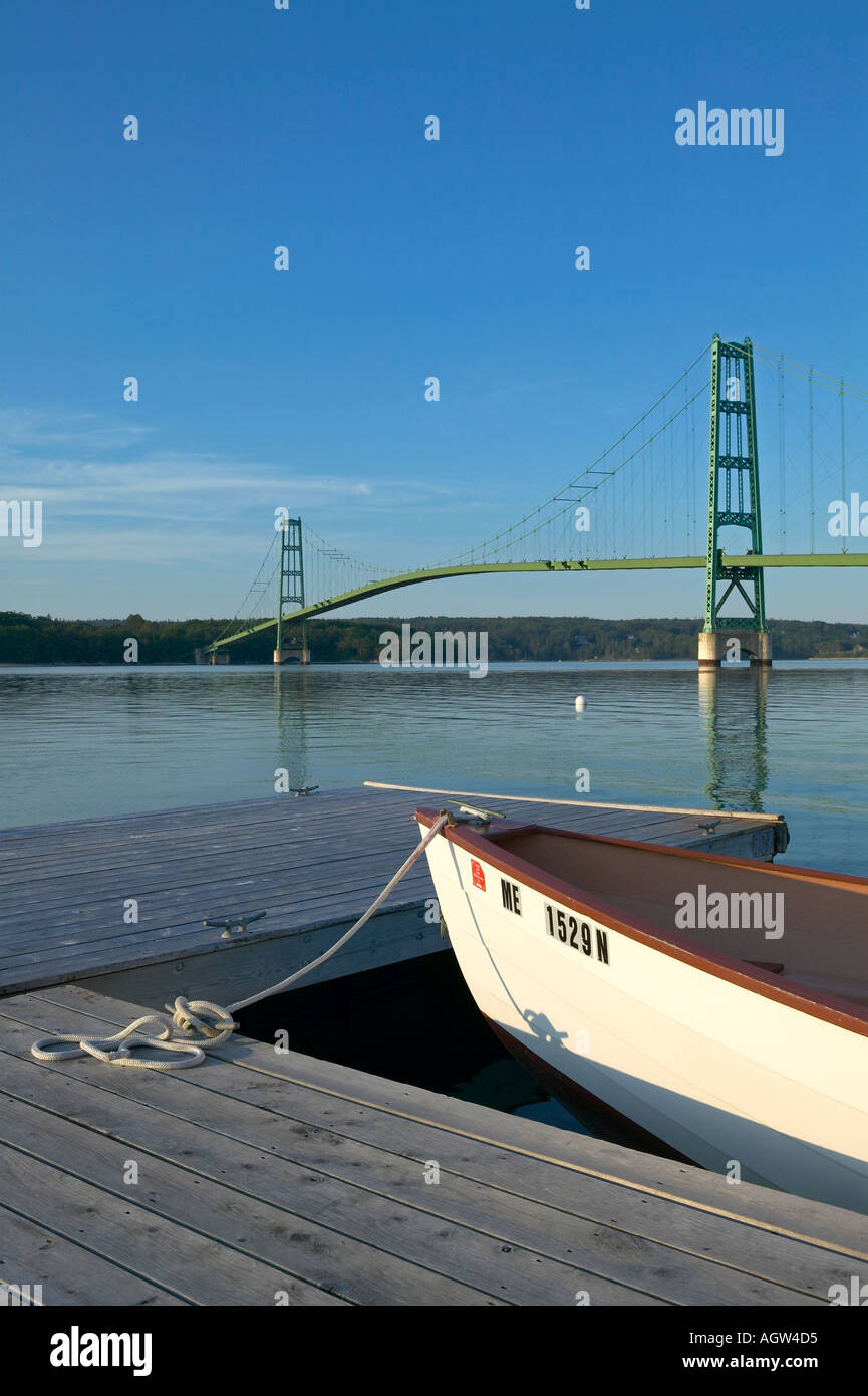 Simple wooden boat tied bridge hi-res stock photography and images - Alamy