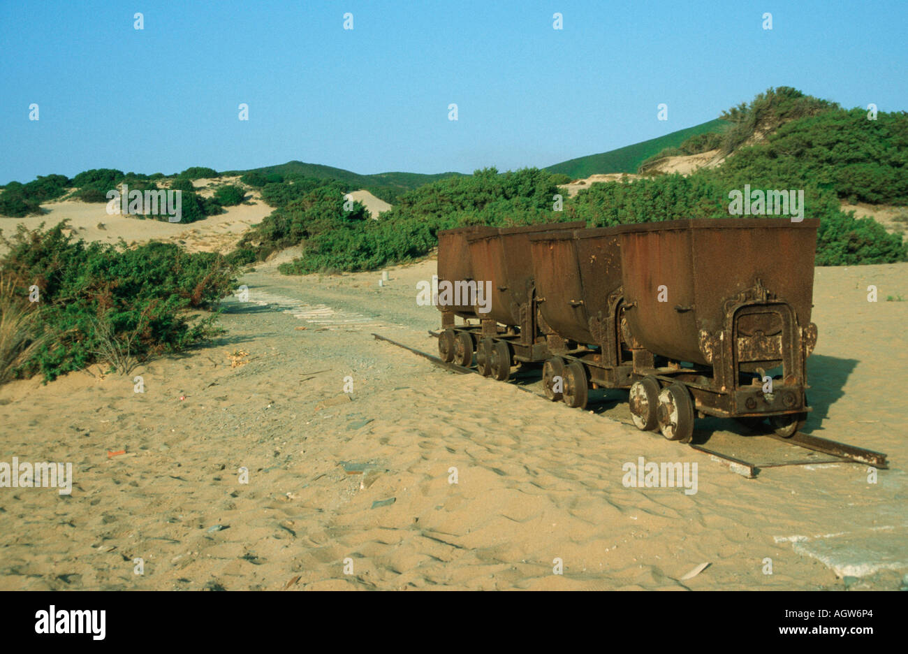 Tipper lorry hi-res stock photography and images - Alamy