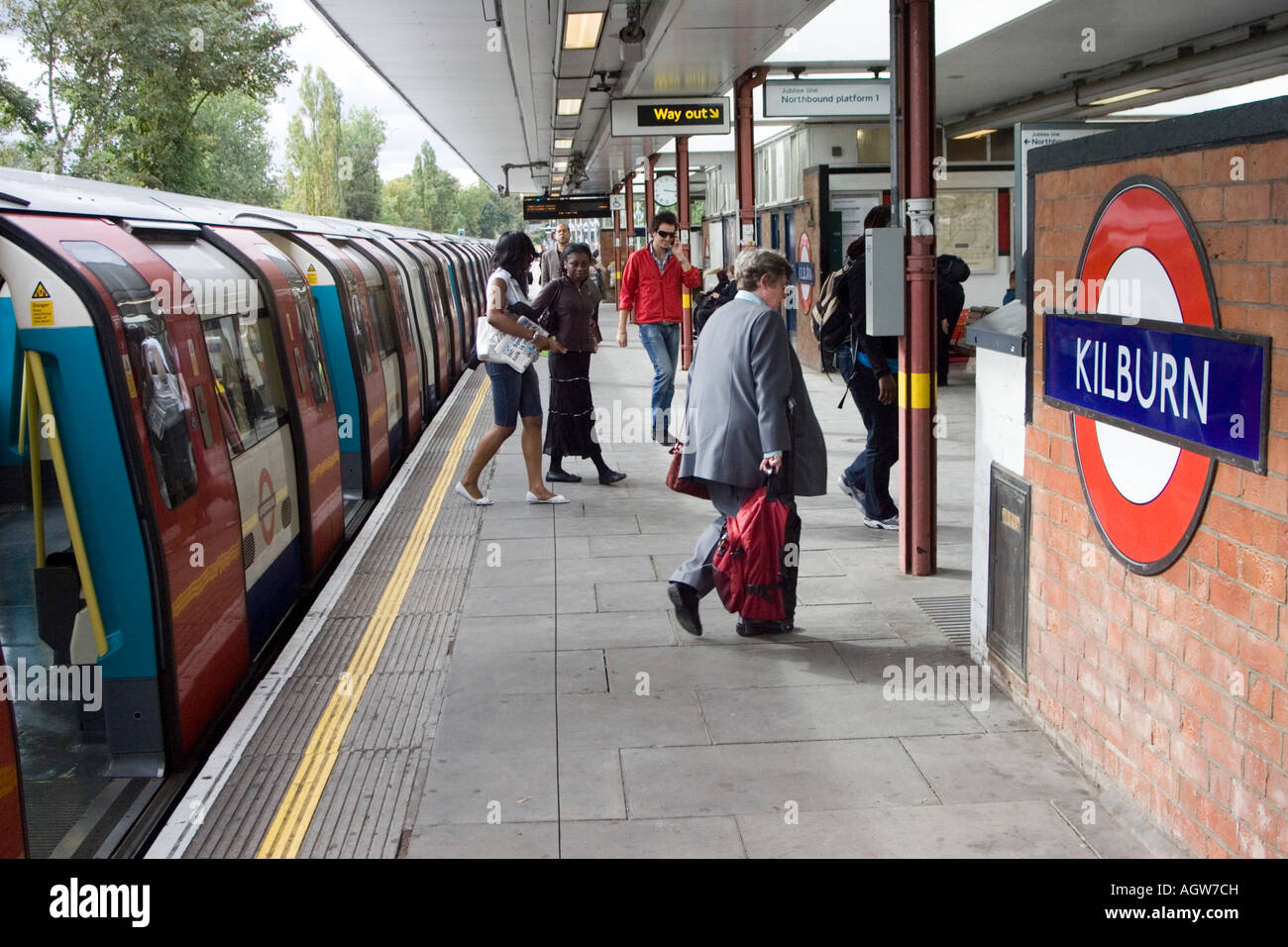 Kilburn tube station hi-res stock photography and images - Alamy