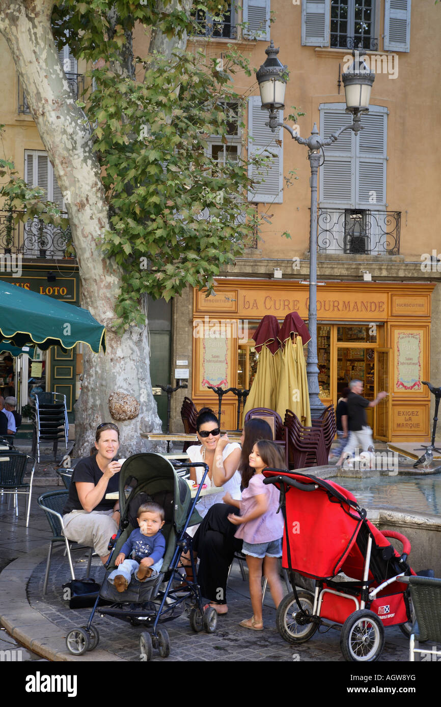 Provence street scene hi-res stock photography and images - Alamy