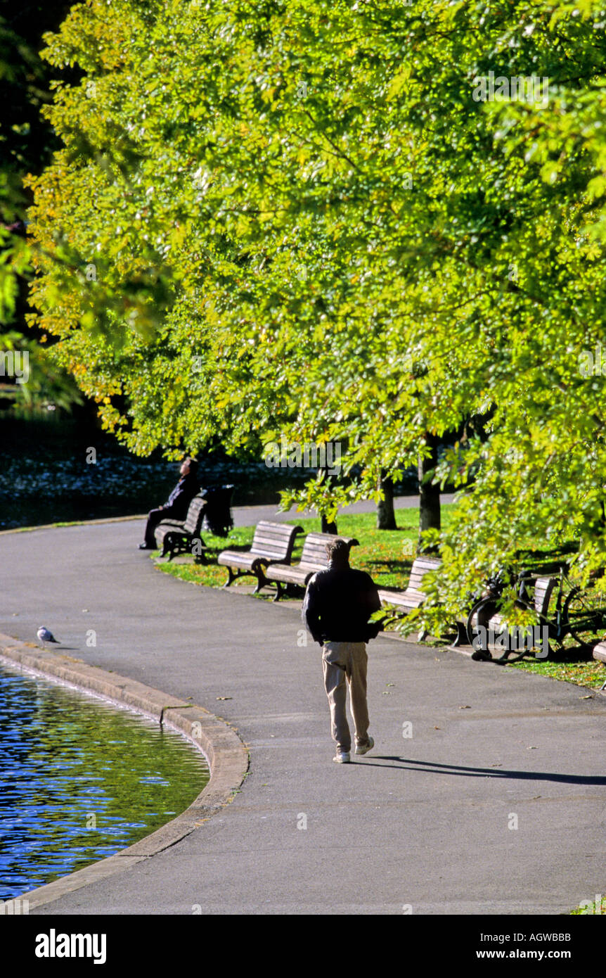 Family walking around a lake hi-res stock photography and images - Alamy