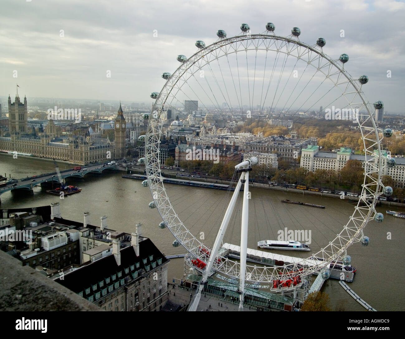 Milenium bridge aerial hi-res stock photography and images - Alamy