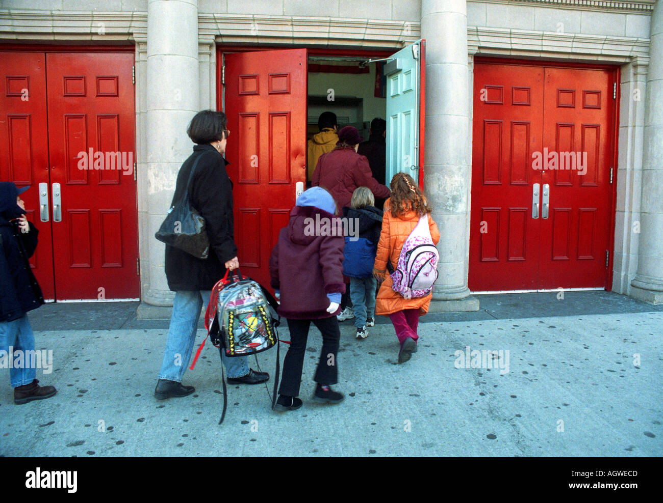 School entrance children usa hi-res stock photography and images - Alamy