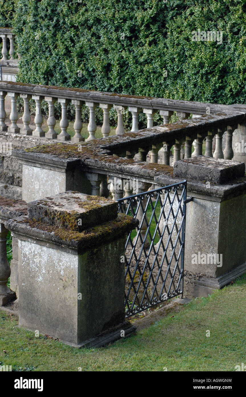 Stone balustrade garden hi-res stock photography and images - Alamy