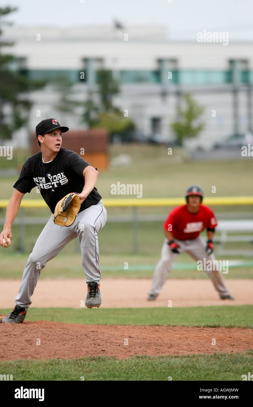 College baseball player pitching Stock Photo - Alamy