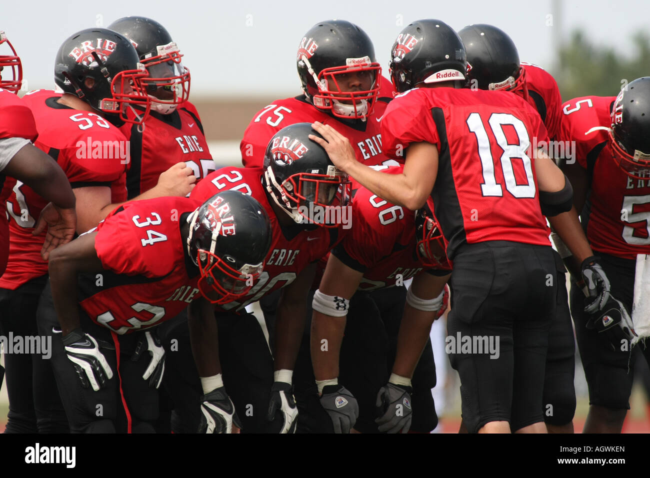 College football players in a huddle Stock Photo - Alamy
