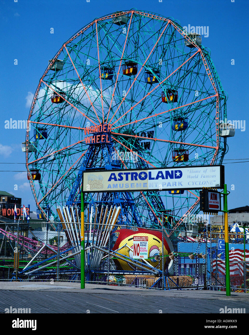 Wonderwheel hi-res stock photography and images - Alamy