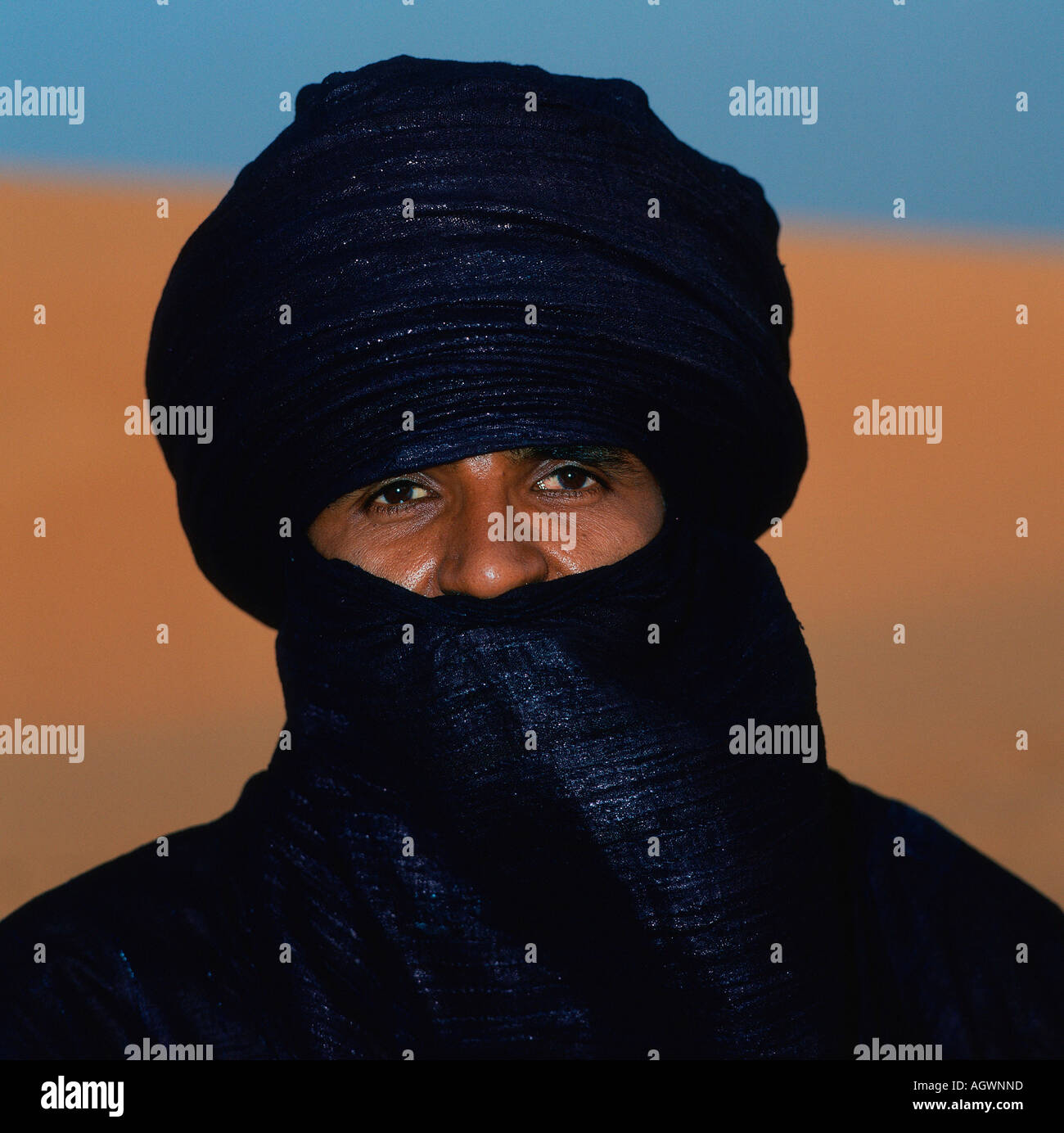 Portrait of touareg hi-res stock photography and images - Alamy