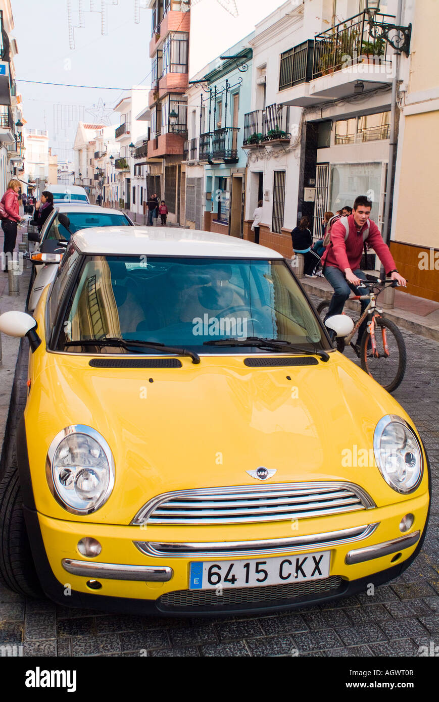 Yellow classic mini cooper hi-res stock photography and images - Alamy